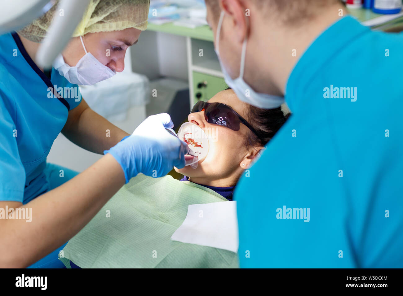 Treating teeth hi-res stock photography and images - Alamy