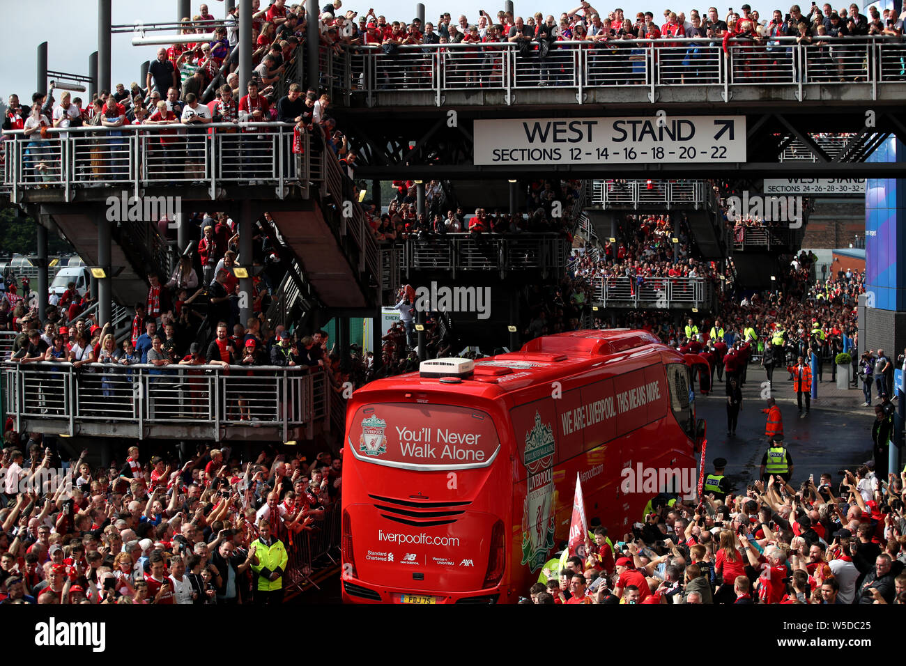 The liverpool team bus hi-res stock photography and images - Alamy