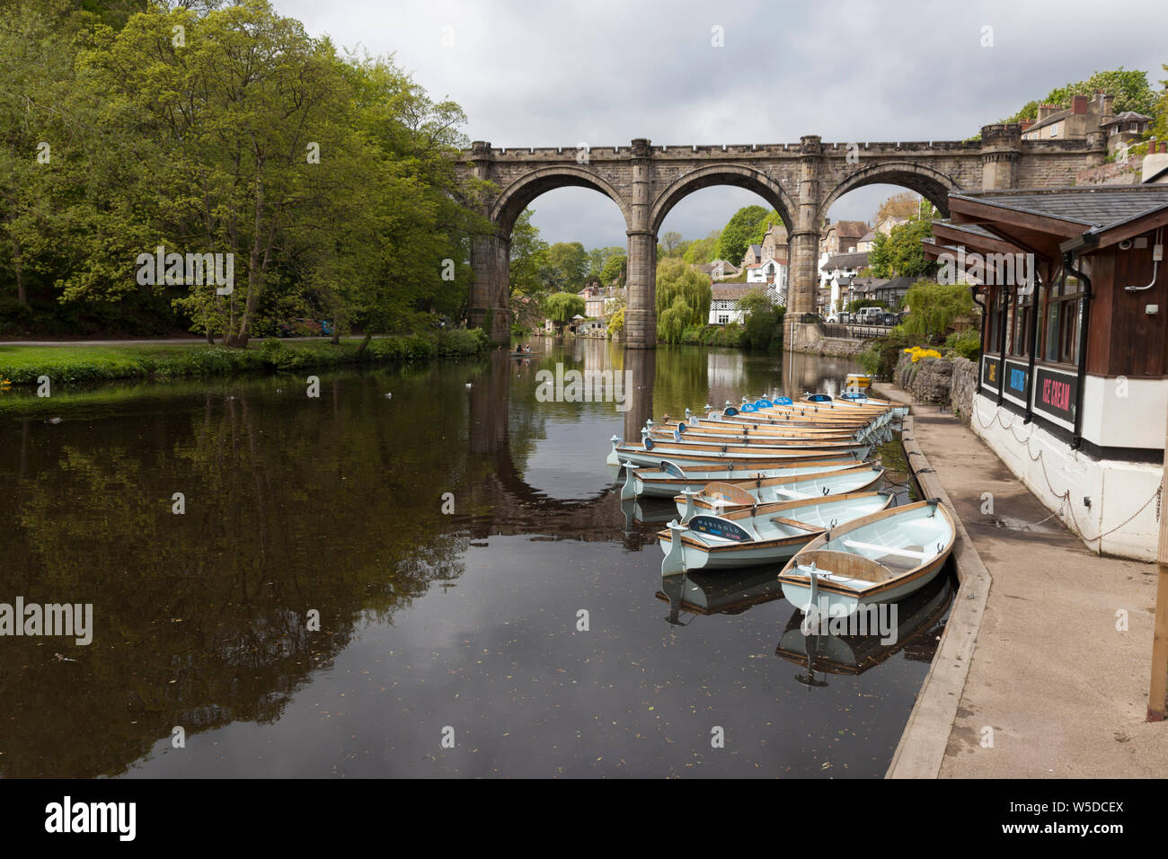 Knaresborough viaduct construction hi-res stock photography and images ...