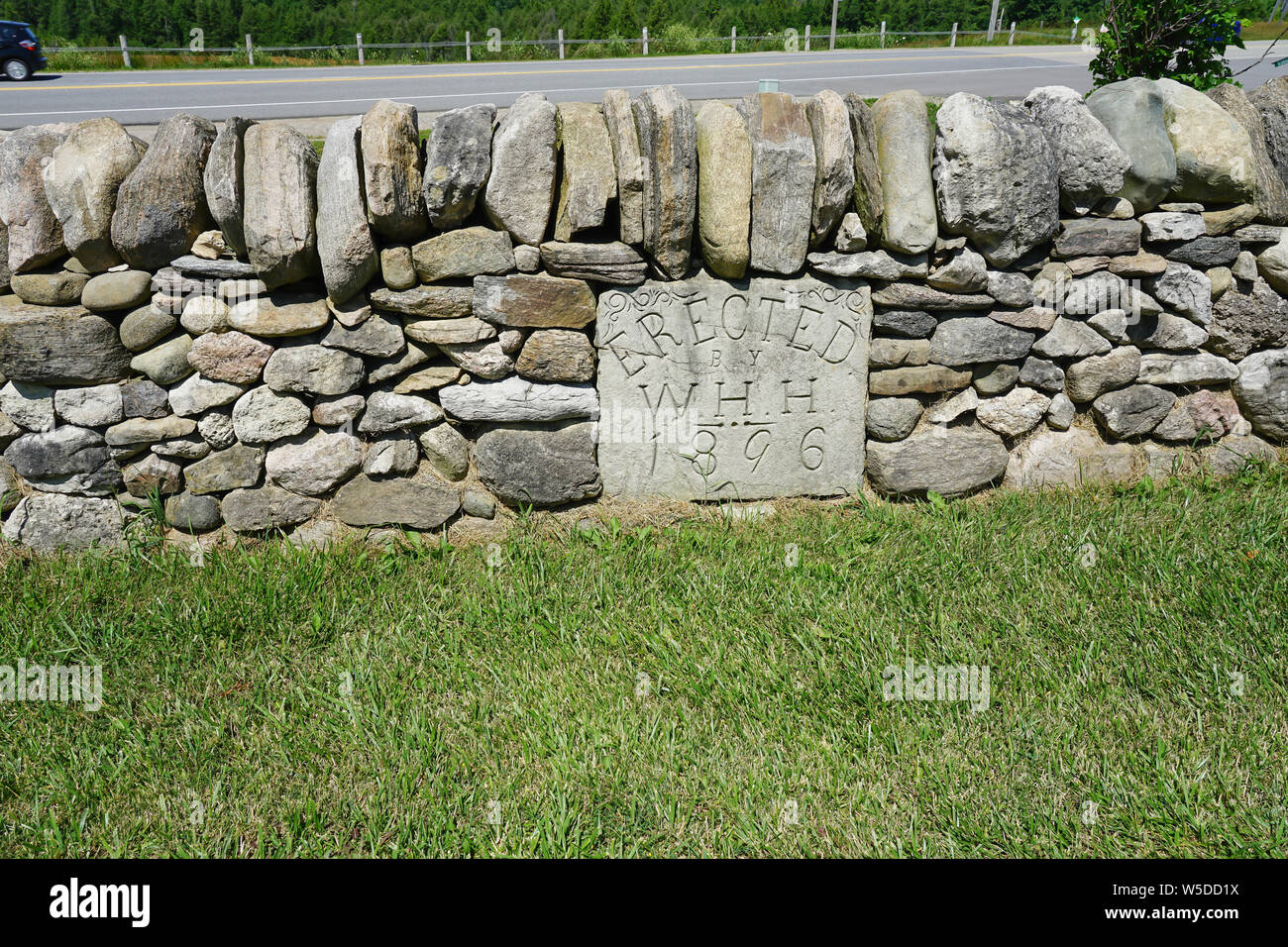 Stone wall without mortar hi-res stock photography and images - Alamy
