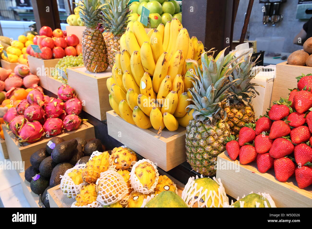 Tropical fruit shop business display Stock Photo - Alamy