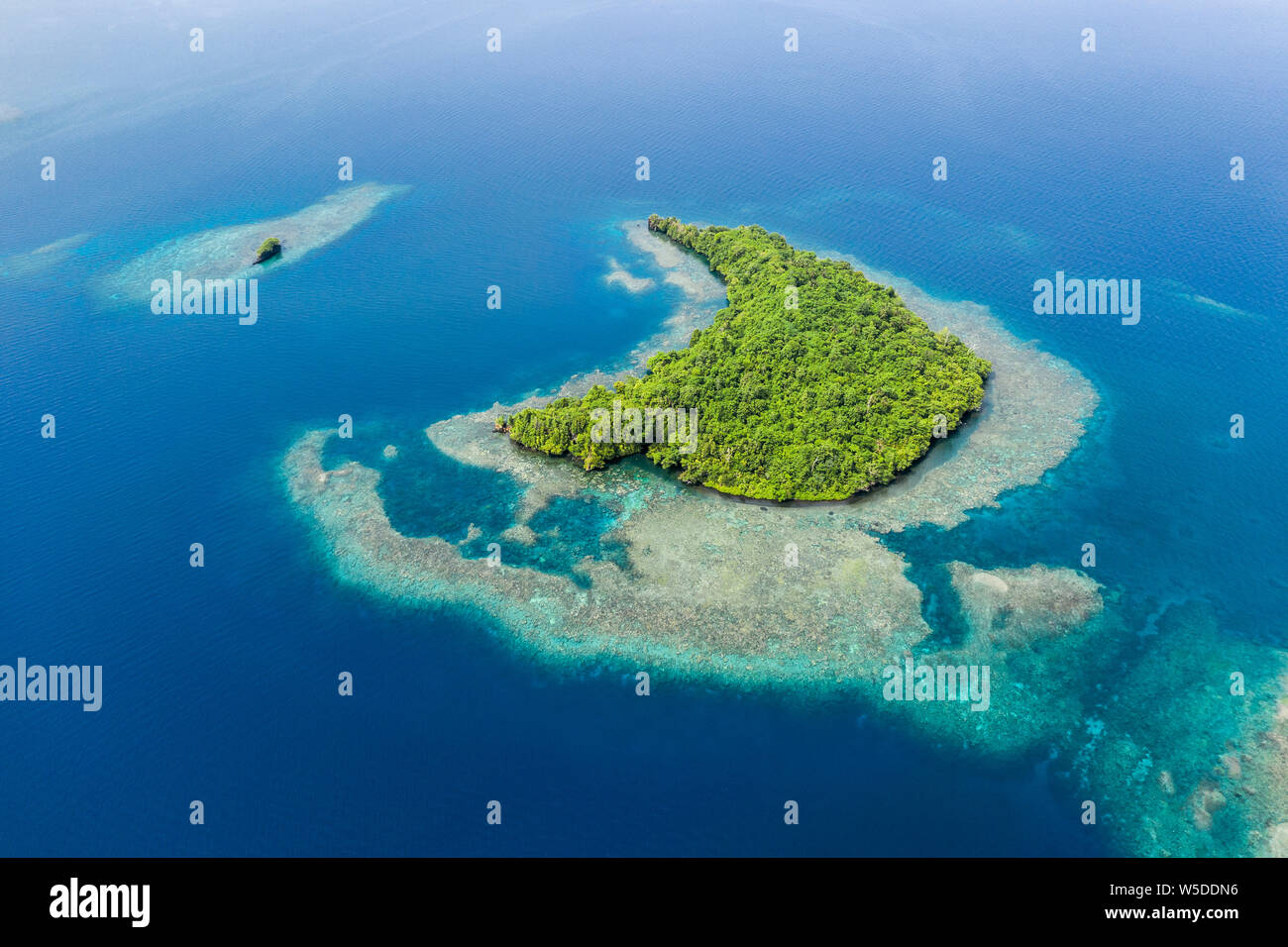 Aerial view of coast of kimbe bay hi-res stock photography and images ...