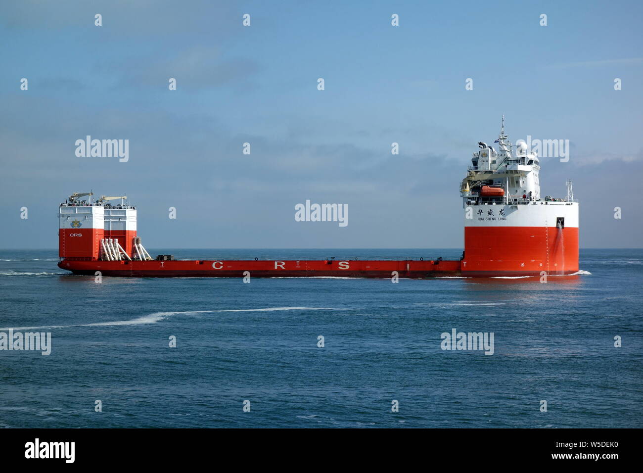 The heavy load vessel Hua Sheng Long arrives at the port of Rotterdam ...