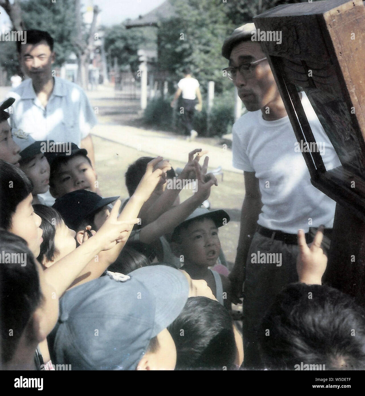 [ 1960s Japan - Japanese Kamishibai Story Teller ] — Japanese children ...