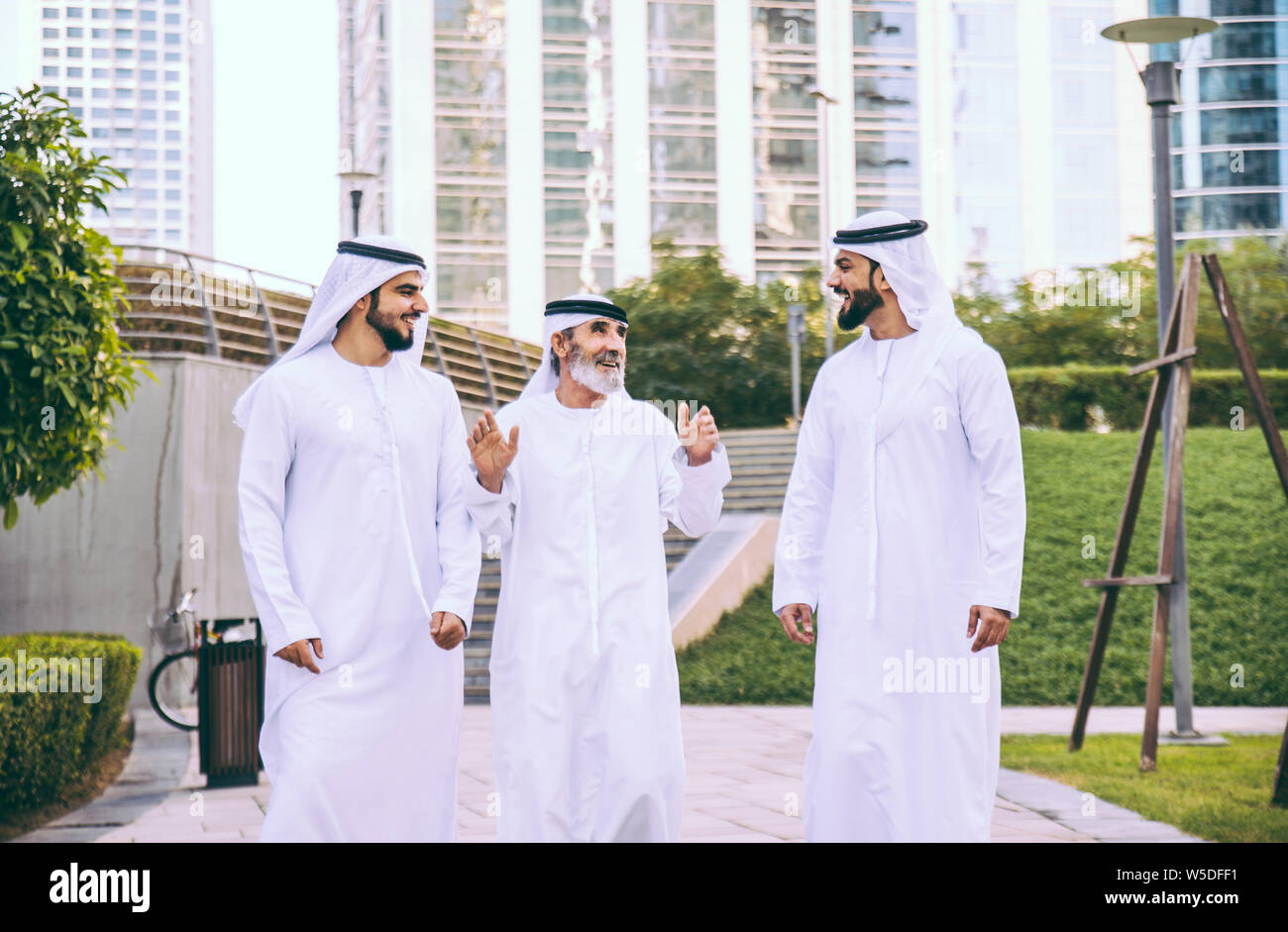 Uae buildings office meeting hi-res stock photography and images - Alamy