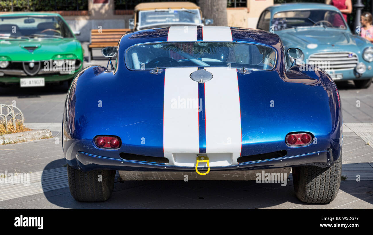 Radial cars hi-res stock photography and images - Alamy