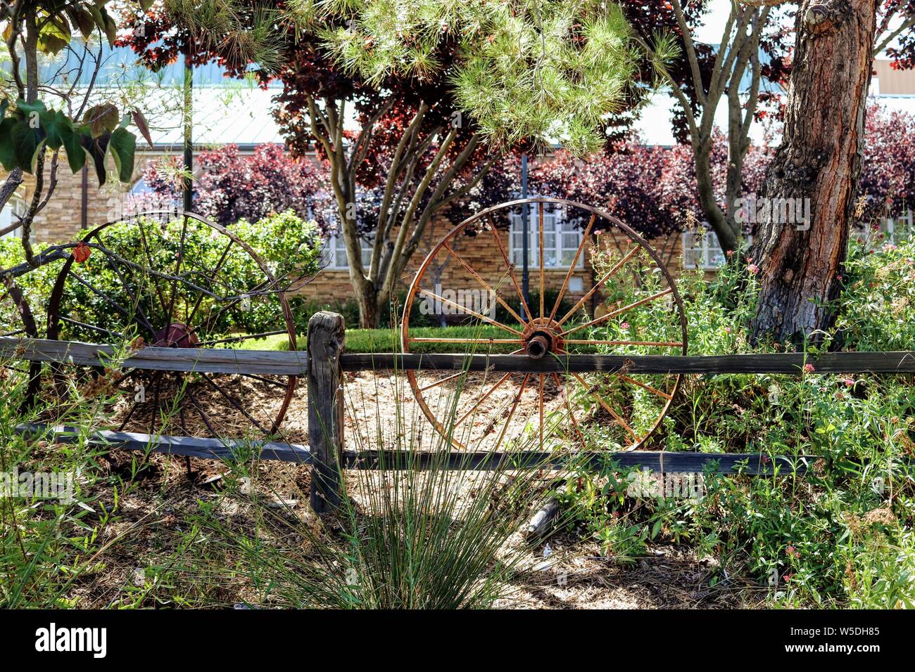Wagon Wheel Decoration Stock Photo - Alamy