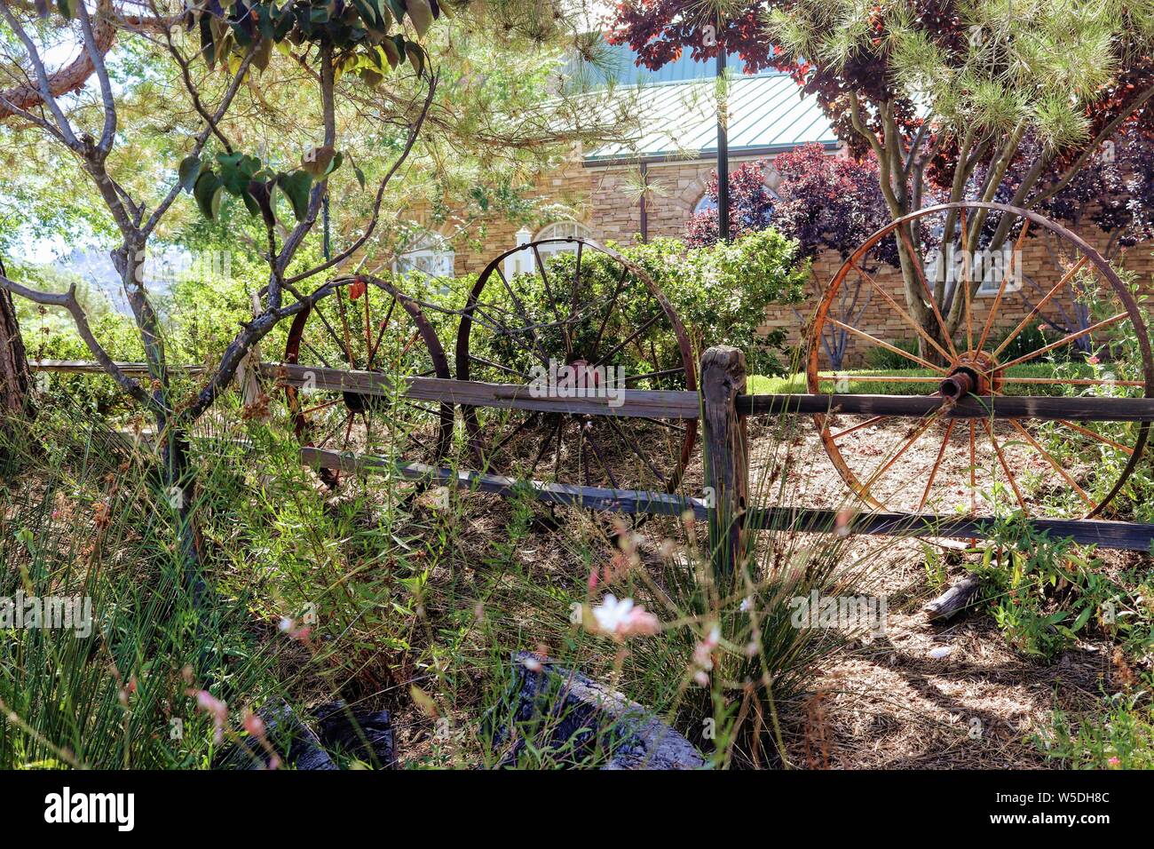 Wagon Wheel Decoration Stock Photo - Alamy