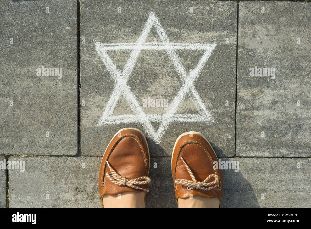 Sidewalk chalk history hi-res stock photography and images - Alamy