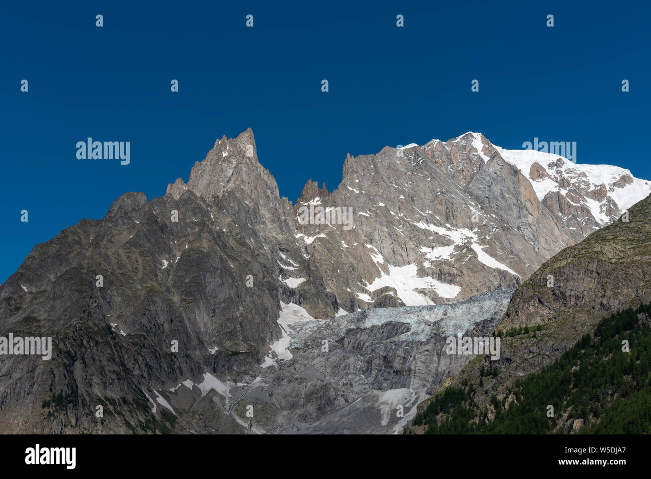 Europe mountain hi-res stock photography and images - Alamy