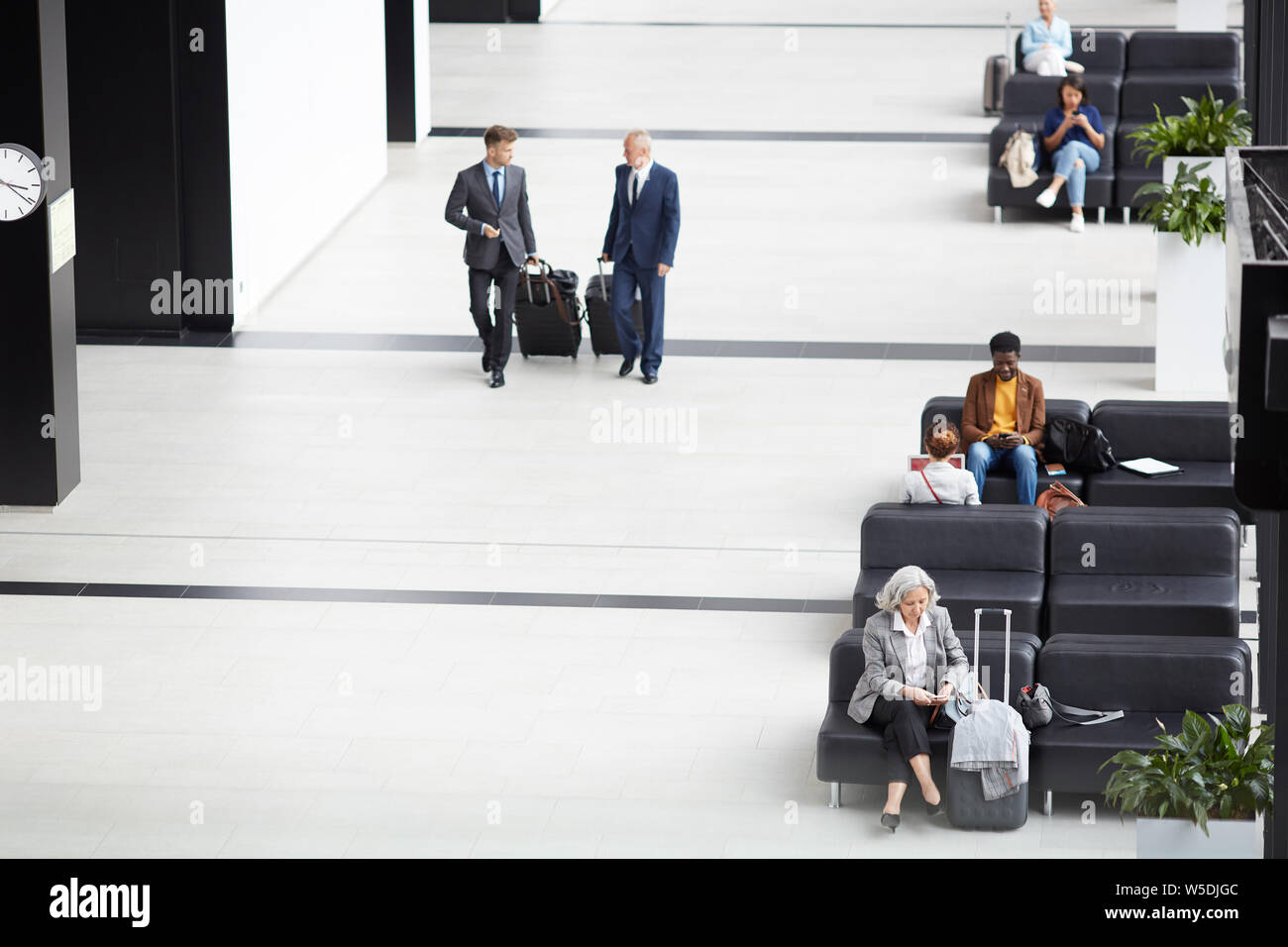 Crowd of people in suits hi-res stock photography and images - Alamy