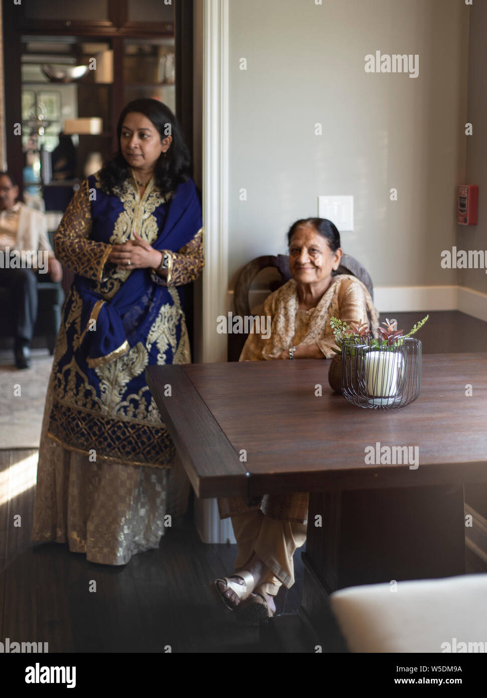 Pakistani family hi-res stock photography and images - Alamy