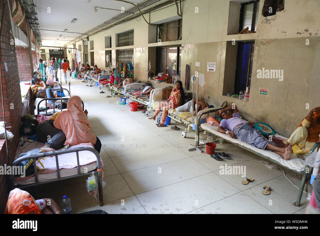 Dhaka, Bangladesh. 28th July 2019. Bangladeshi people suffer from ...