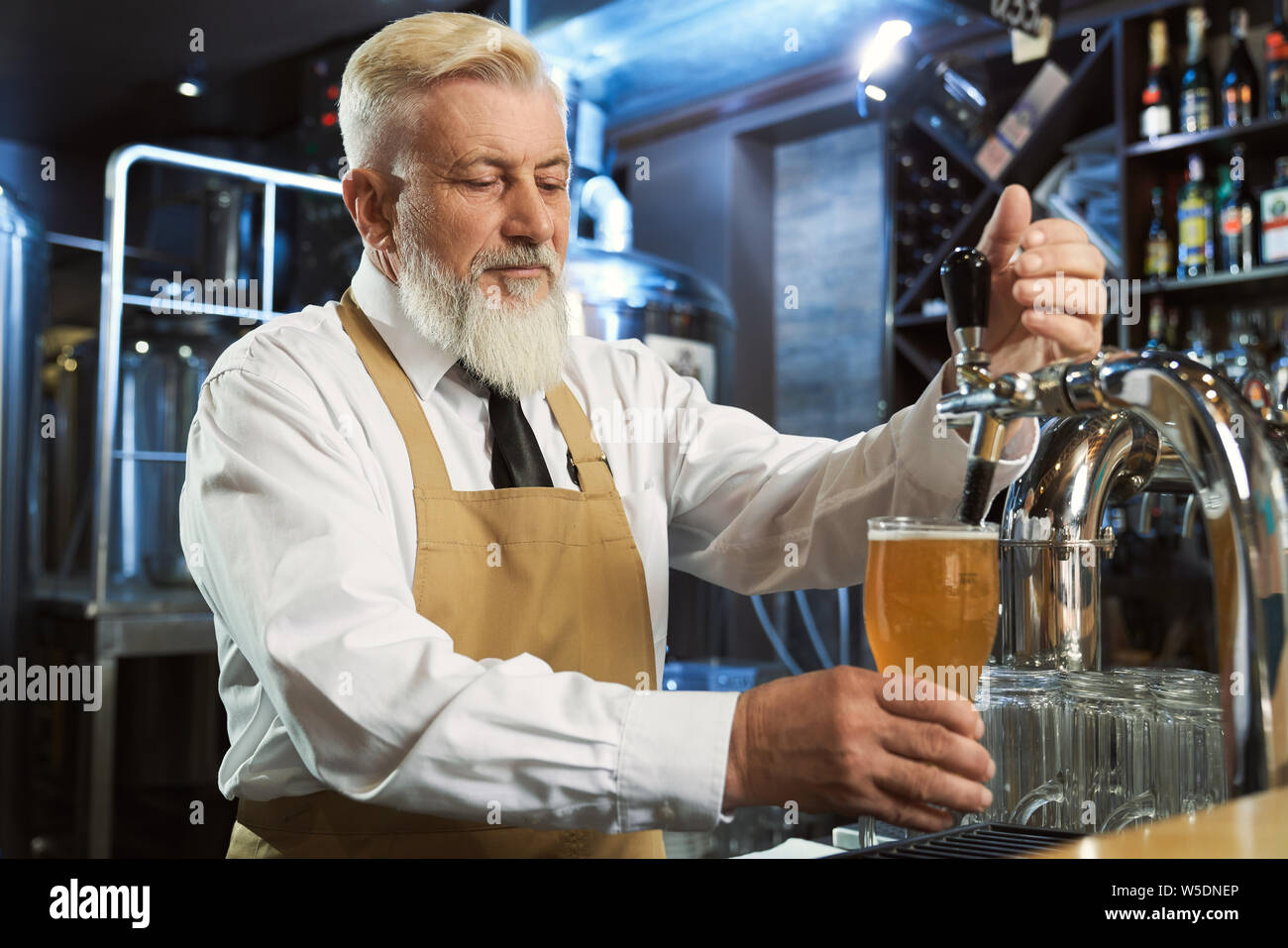 Barman beer hi-res stock photography and images - Alamy