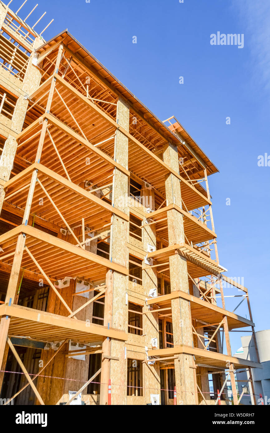 Six storey apartment building hi-res stock photography and images - Alamy