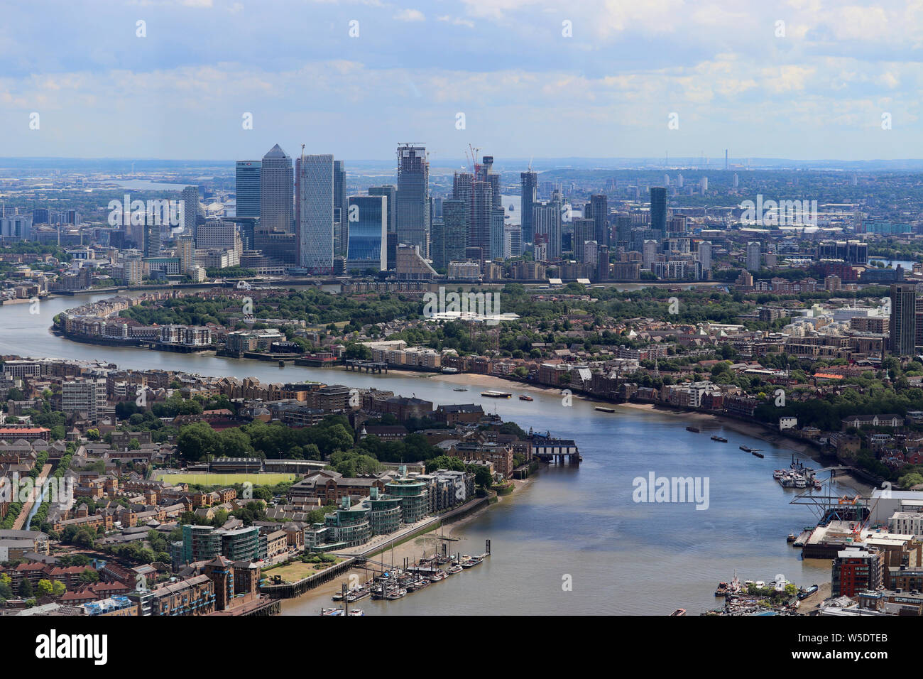 Buildings along the thames hi-res stock photography and images - Alamy