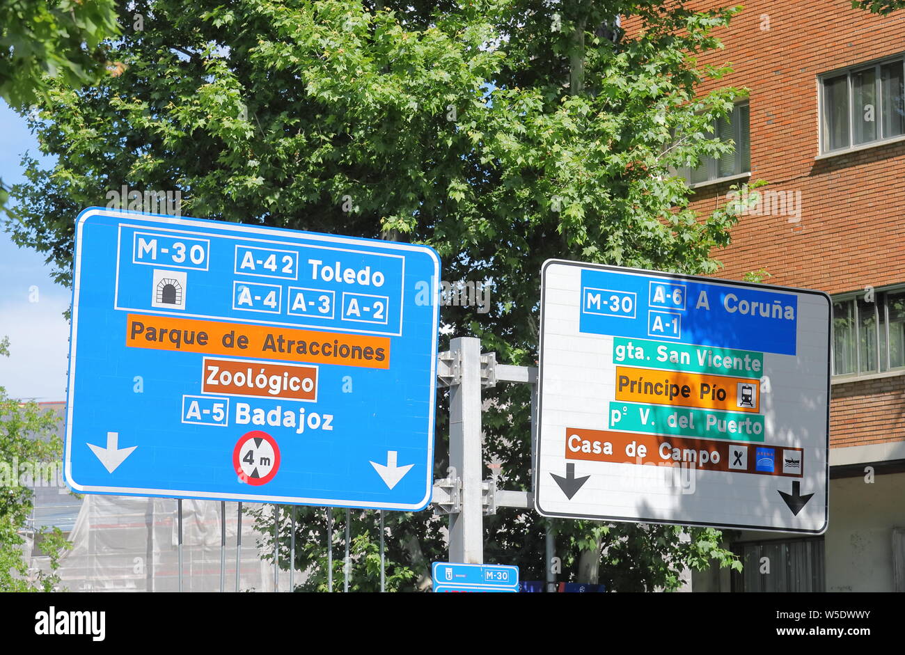 Spanish motorway sign hi-res stock photography and images - Alamy