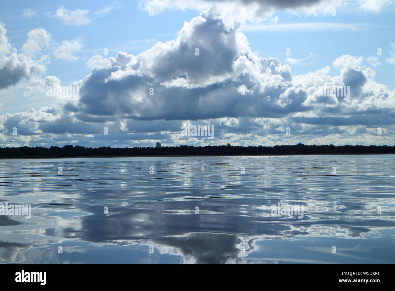 Beautiful bright blue sky cumulus white clouds hi-res stock photography and images - Alamy