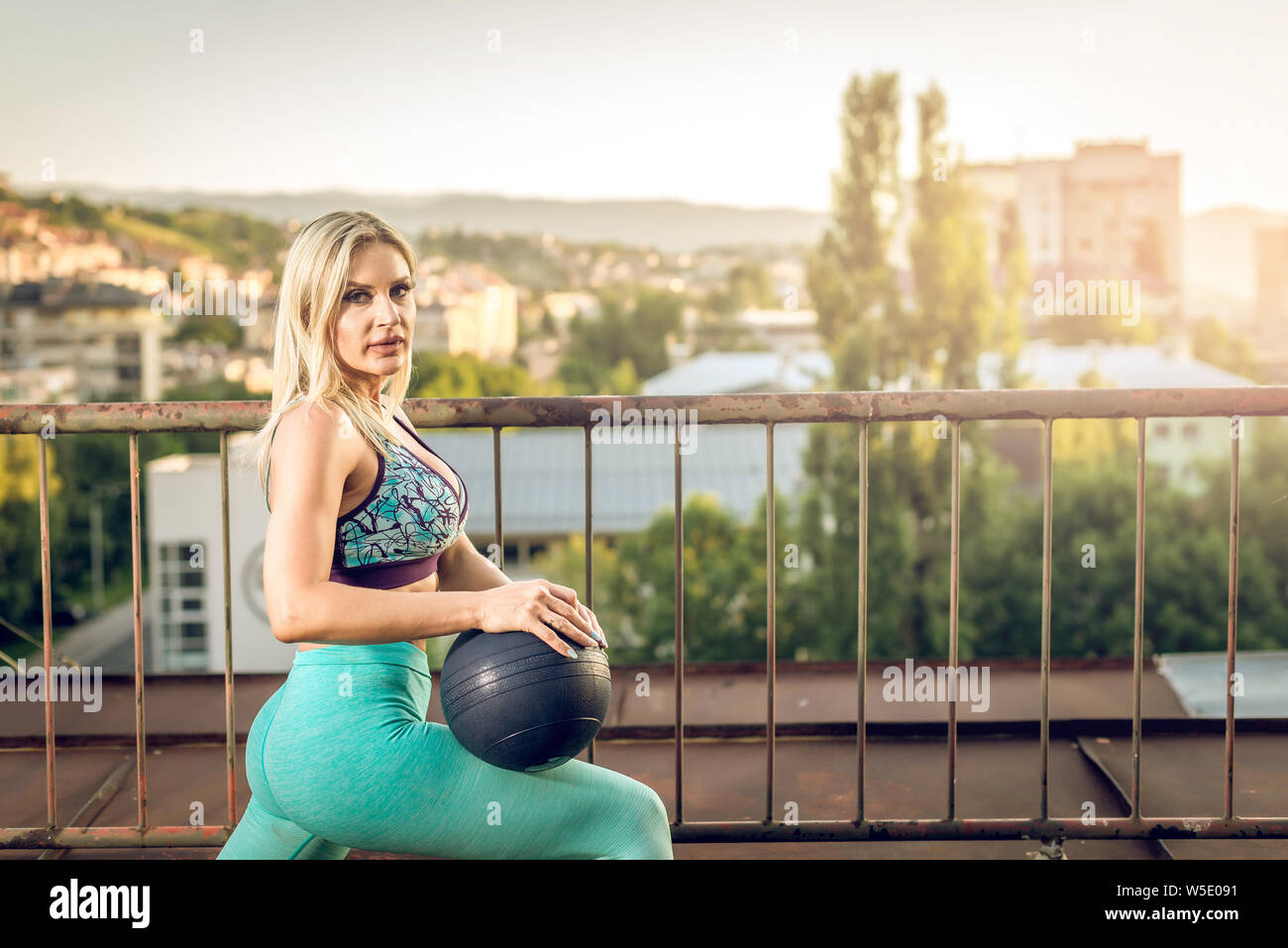 Curvy woman gym hi-res stock photography and images - Alamy