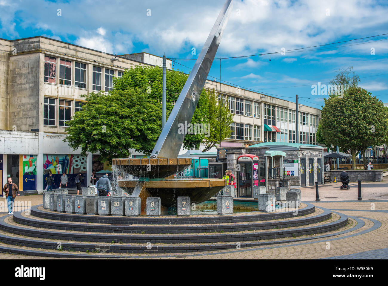 Sundial uk country hi-res stock photography and images - Alamy