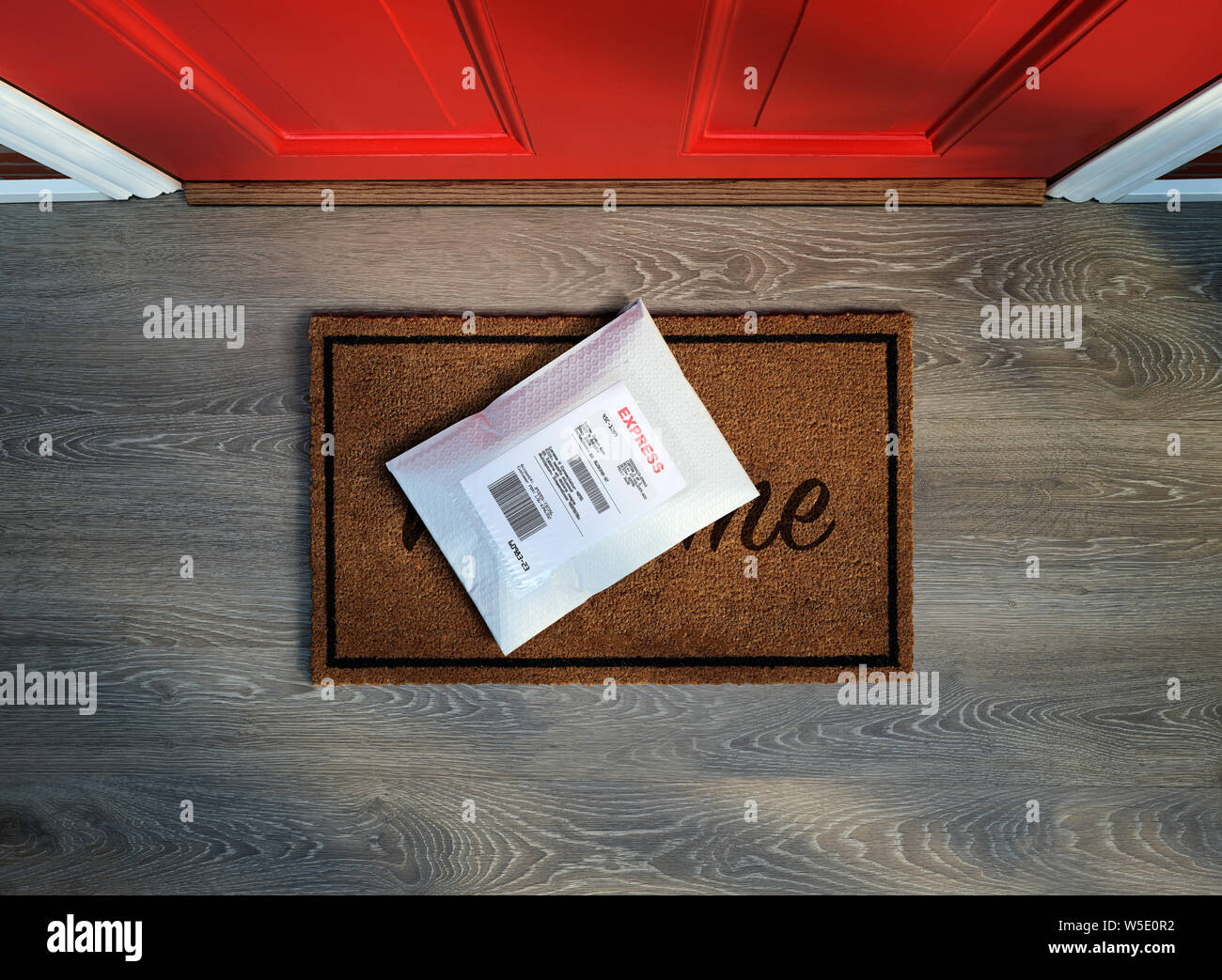 Envelope front door hi-res stock photography and images - Alamy
