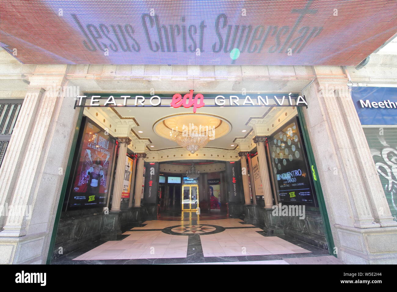 Gran via madrid theatre building hi-res stock photography and images ...