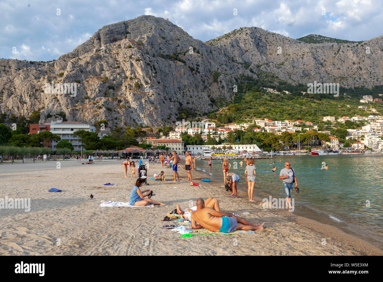 The beach in Omiš, Croatia Stock Photo - Alamy