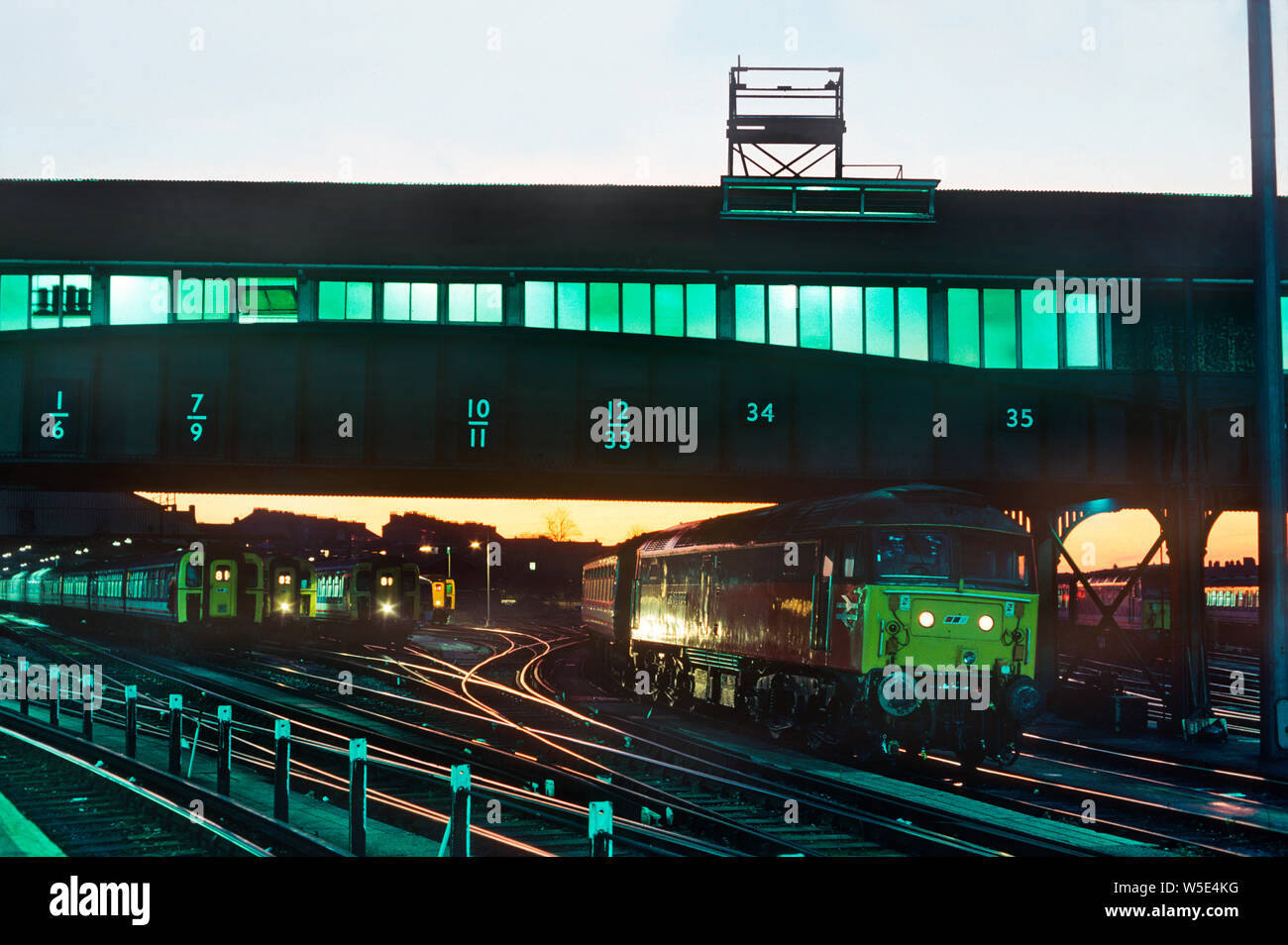 Slam door trains hi-res stock photography and images - Alamy