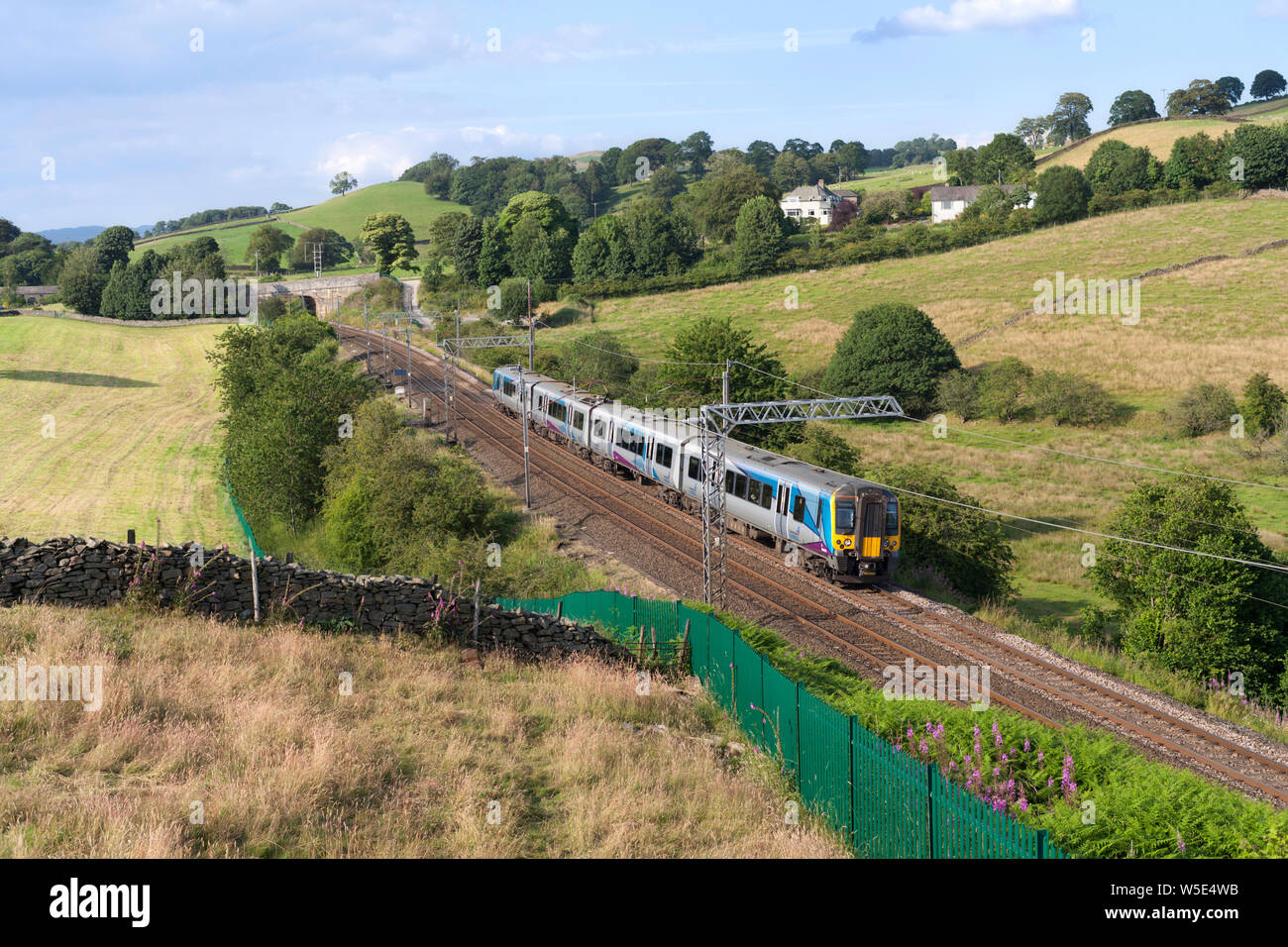 Edinburgh to manchester train hi-res stock photography and images - Alamy