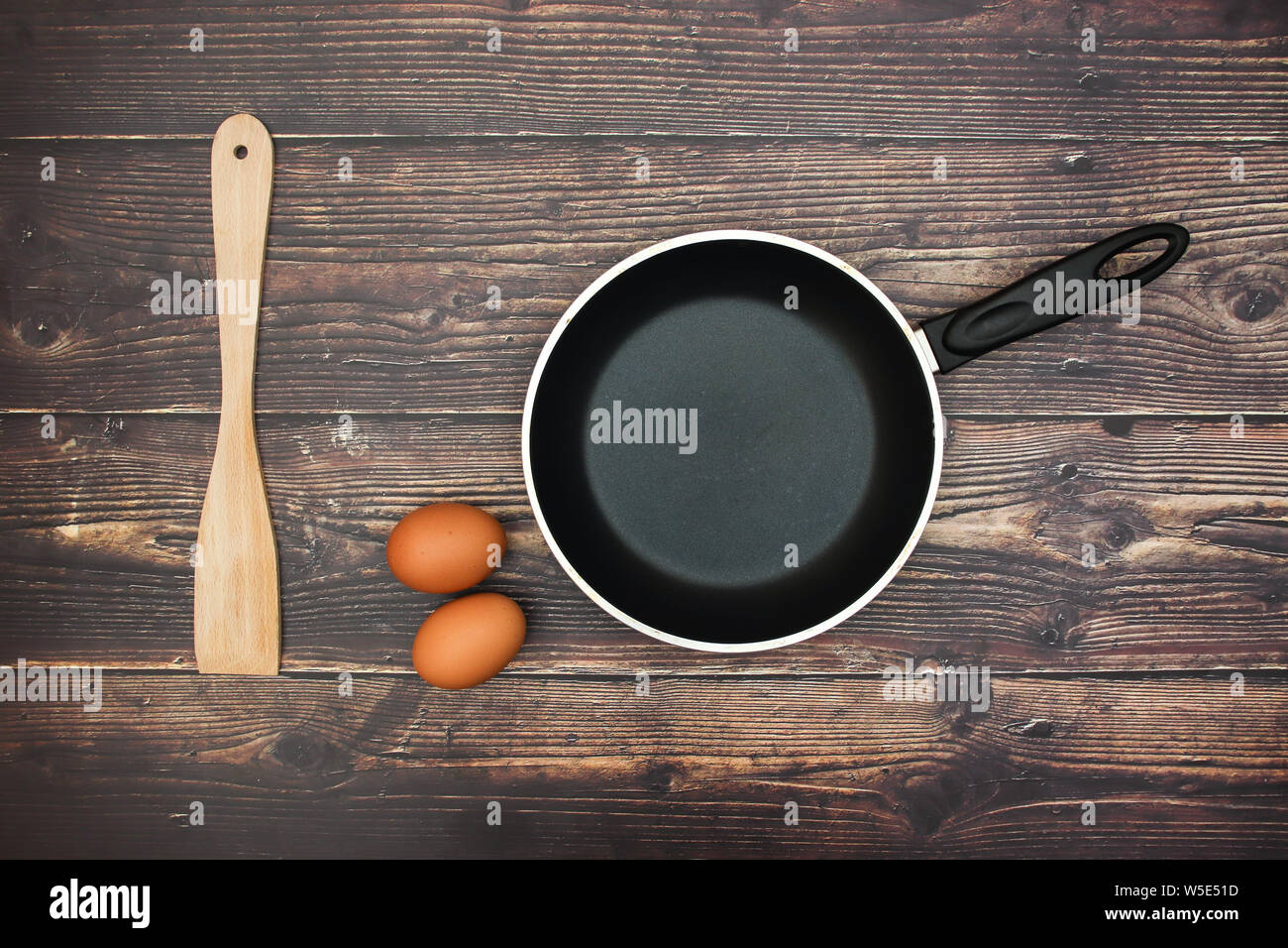 Spoon and pan hi-res stock photography and images - Alamy