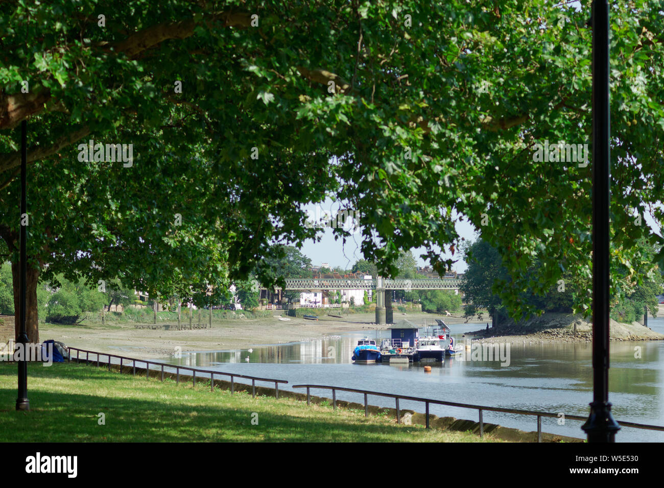 UK Weather: Strand-on-the-Green, Chiswick, in record breaking sunshine ...