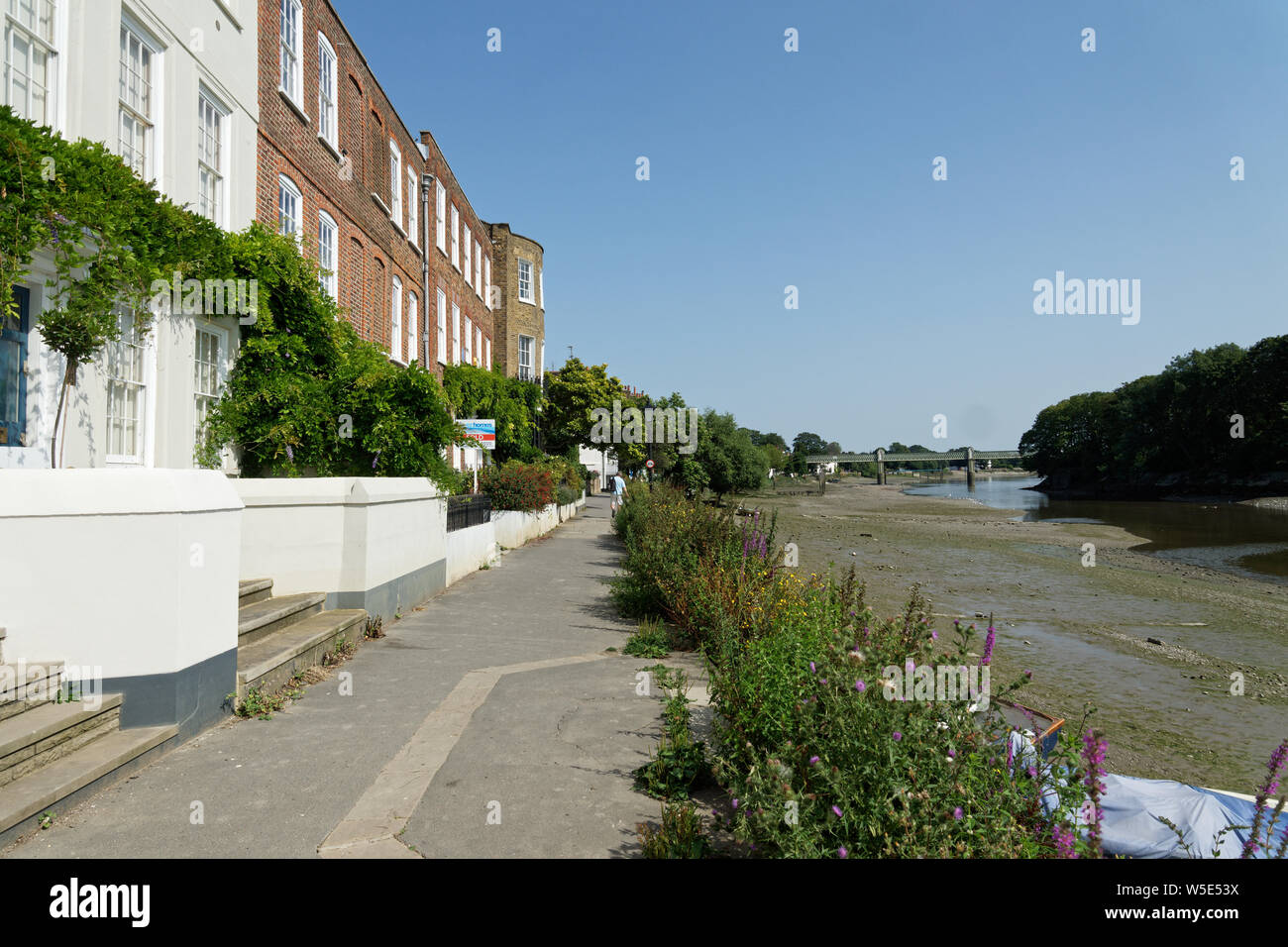 Chiswick pier hi-res stock photography and images - Alamy