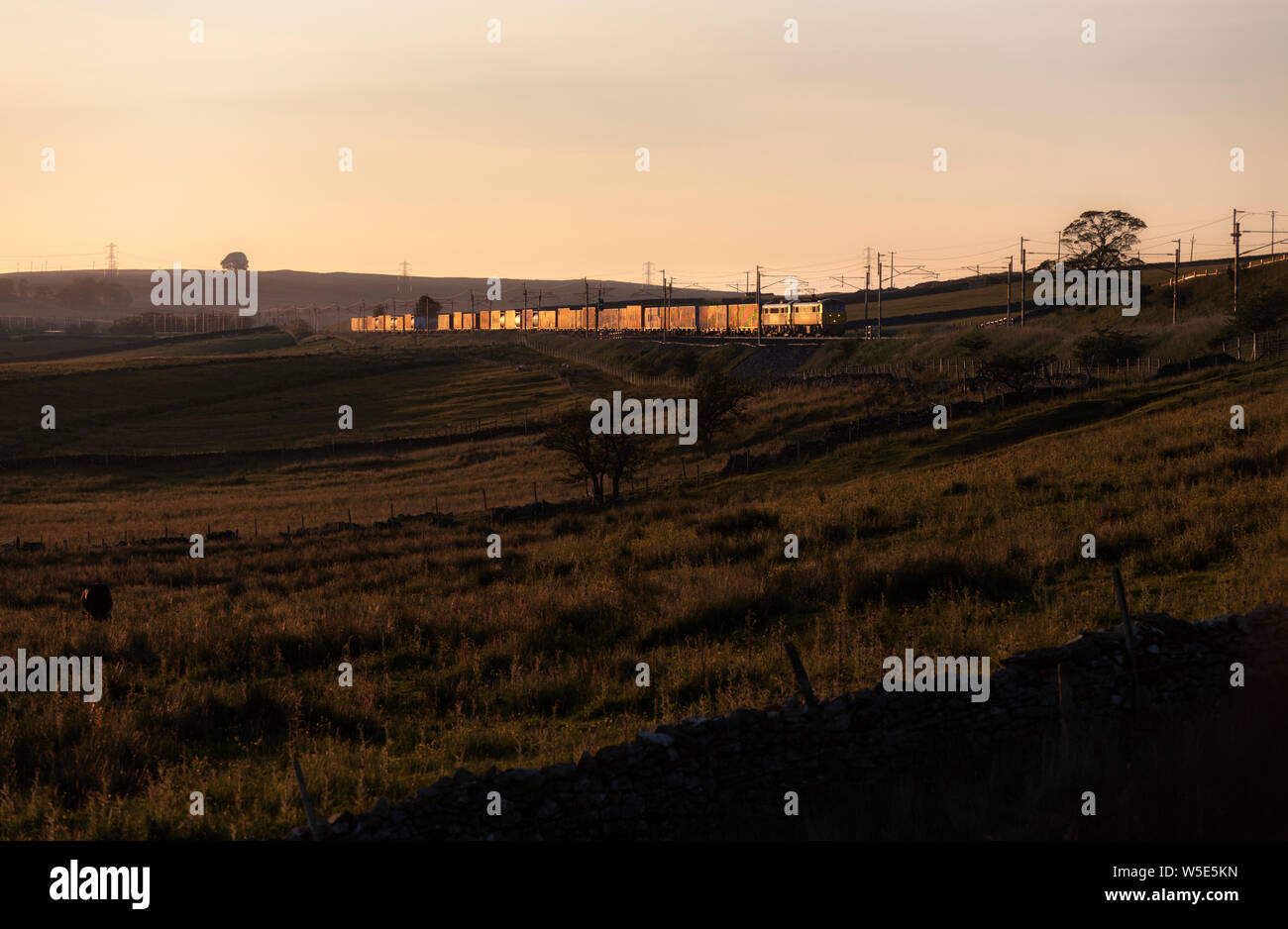 Class 86 locomotives hi-res stock photography and images - Alamy