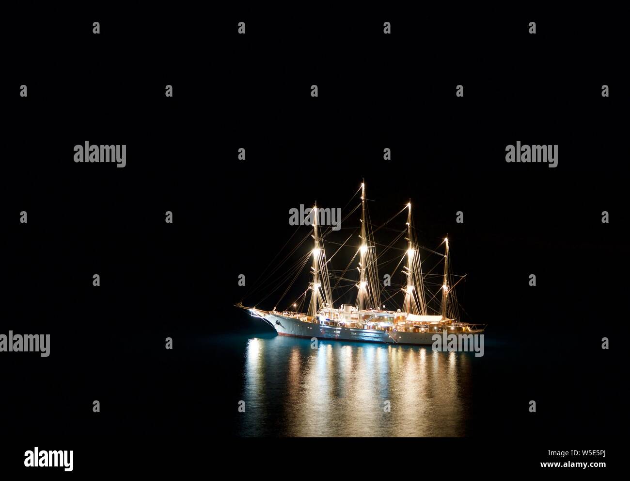 Illumination boat hi-res stock photography and images - Alamy