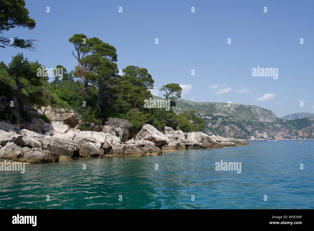 Green white rocks hi-res stock photography and images - Alamy