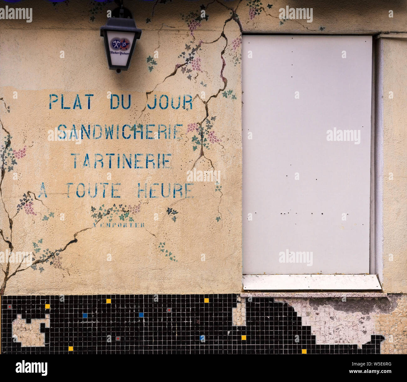 Nice street signs hi-res stock photography and images - Alamy