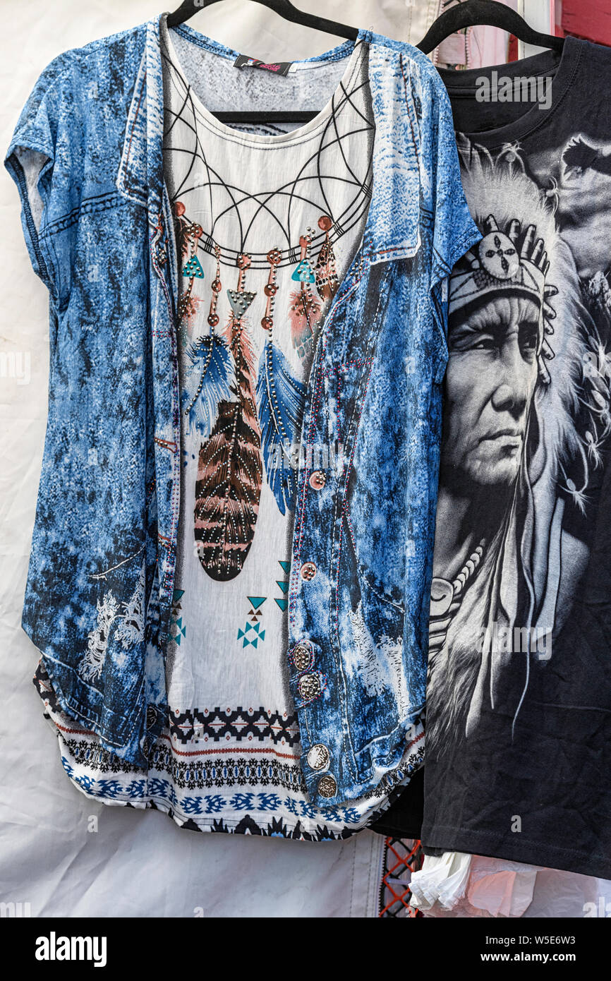 Native regalia traditional dress clothing hi-res stock photography and ...