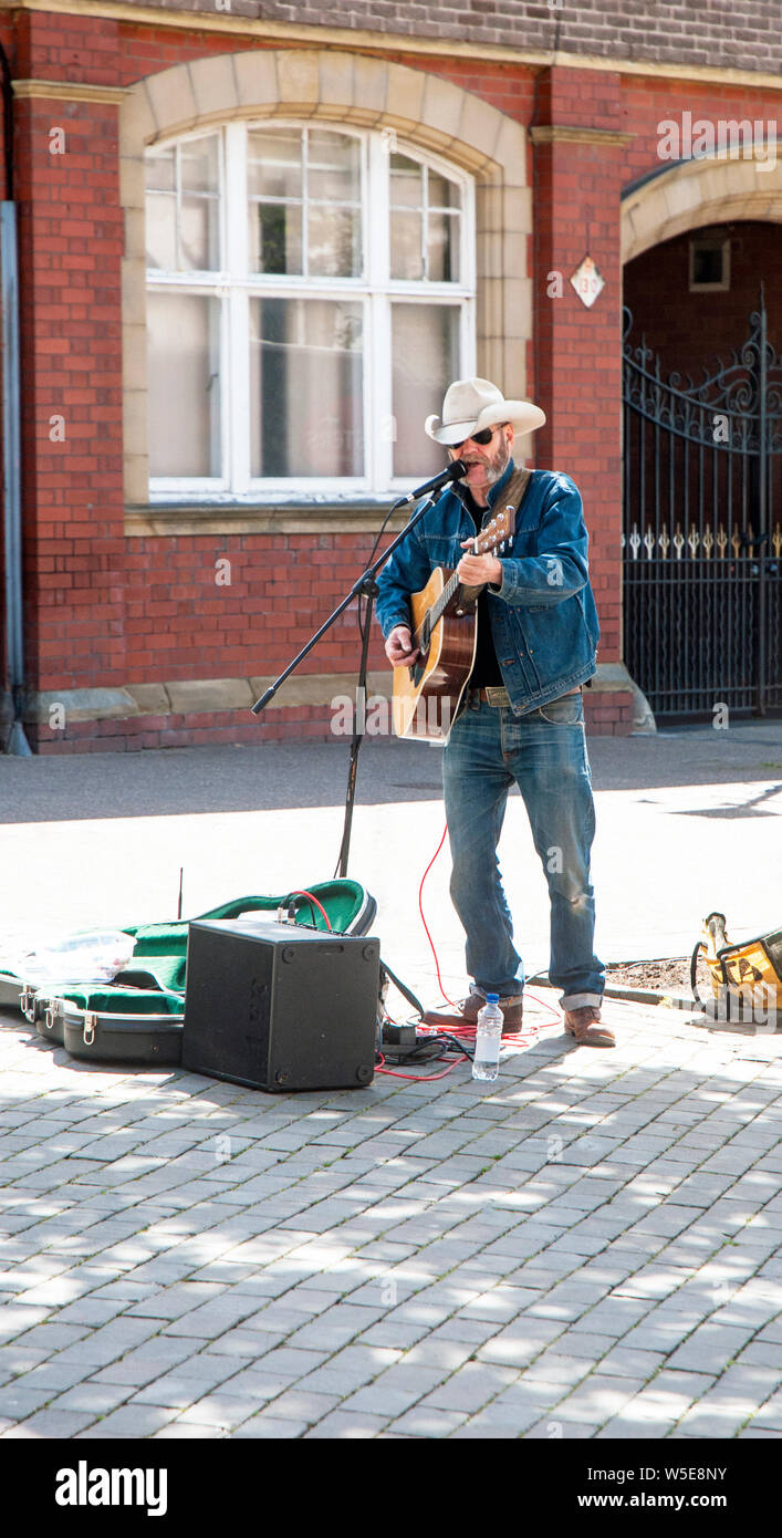 Country and western man hi-res stock photography and images - Alamy