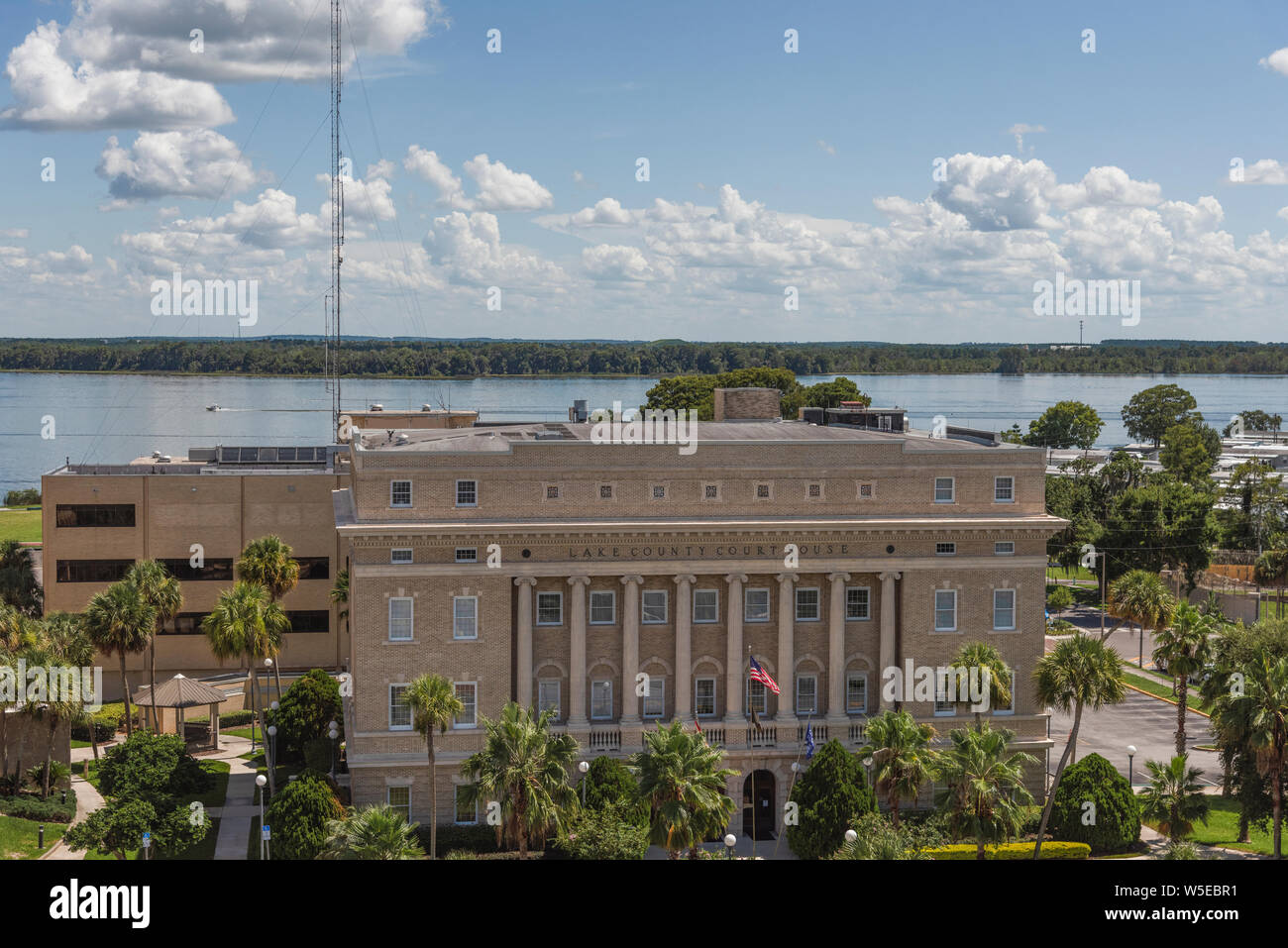 Court house entrance hi-res stock photography and images - Alamy