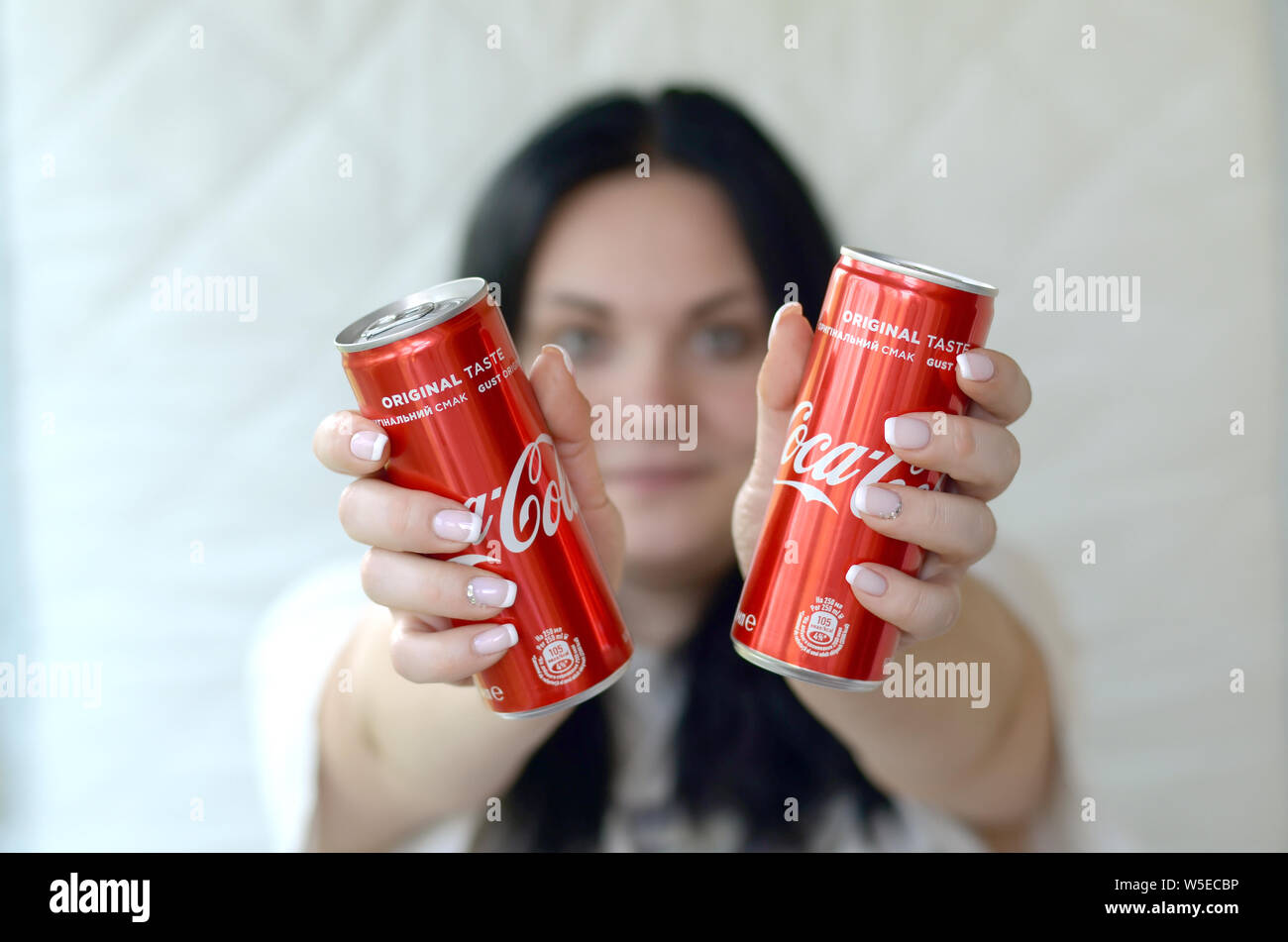 Coke cans girl hi-res stock photography and images - Alamy