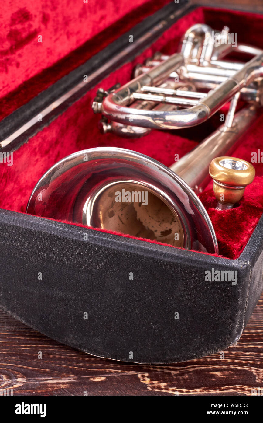 Trumpet case hi-res stock photography and images - Alamy