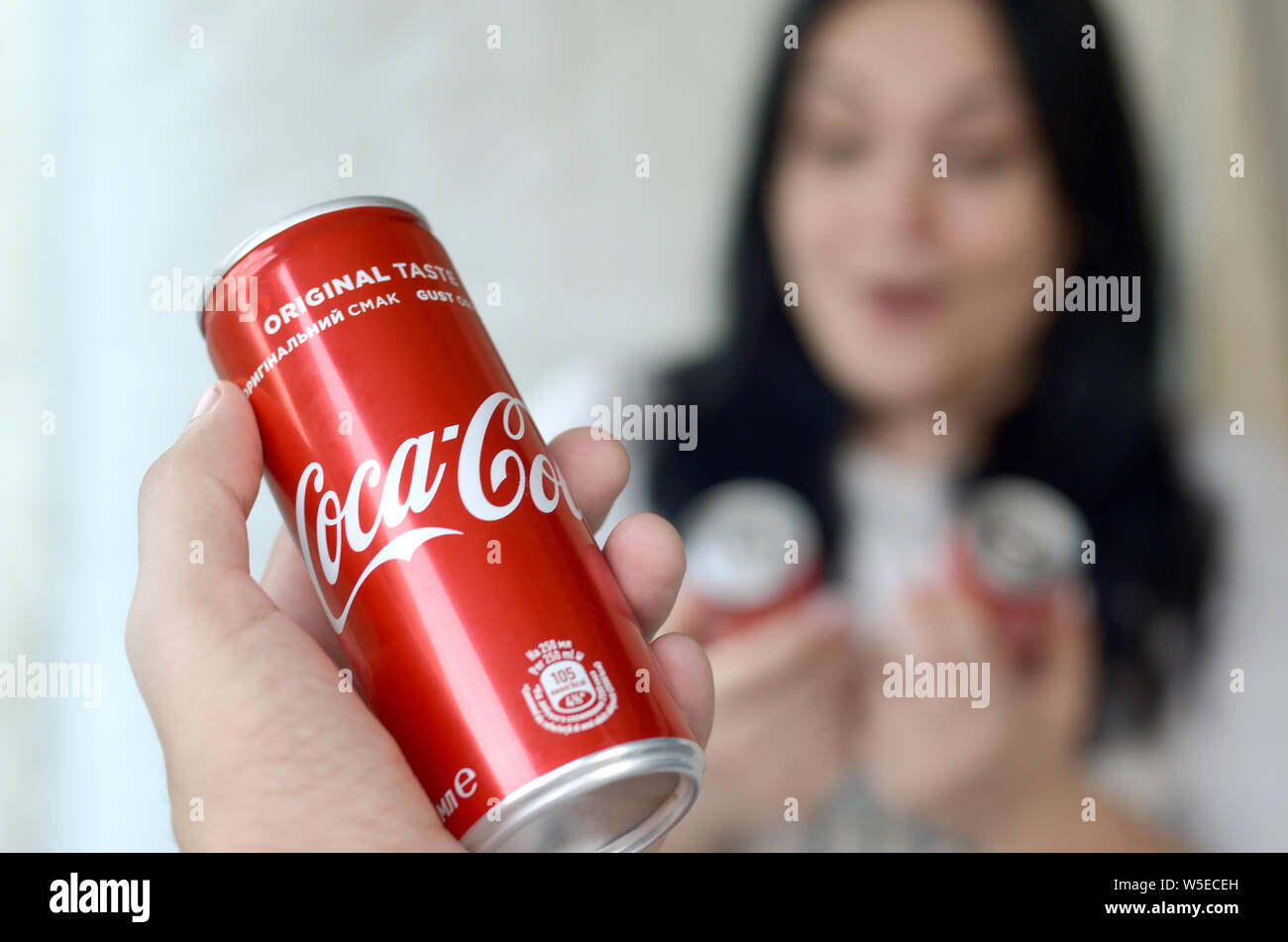 Coke cans girl hi-res stock photography and images - Alamy
