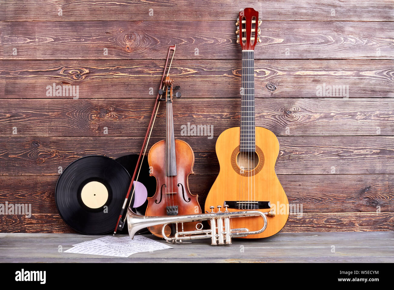 Music sheet vinyl disk hi-res stock photography and images - Alamy