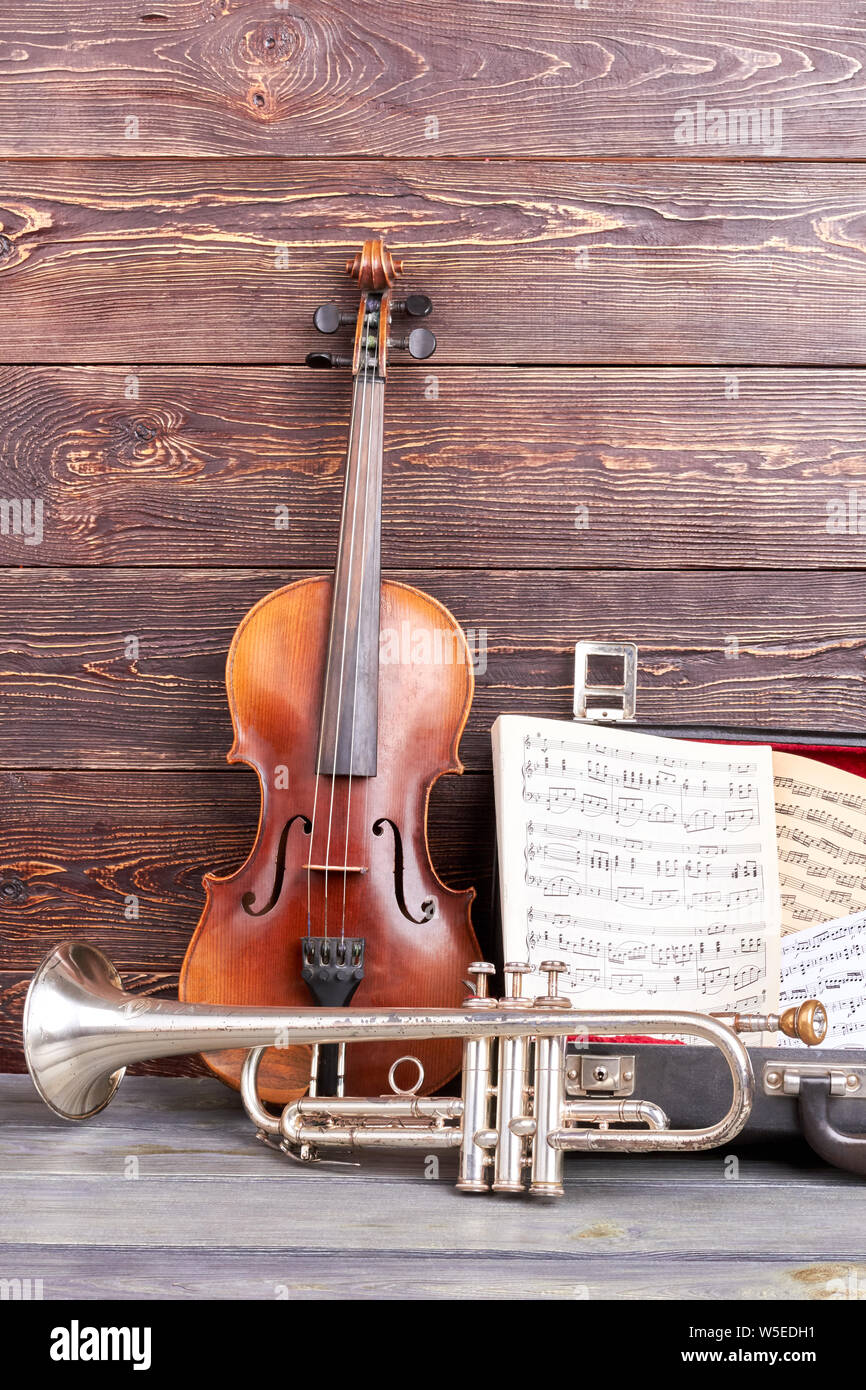 Musical acoustics hi-res stock photography and images - Alamy