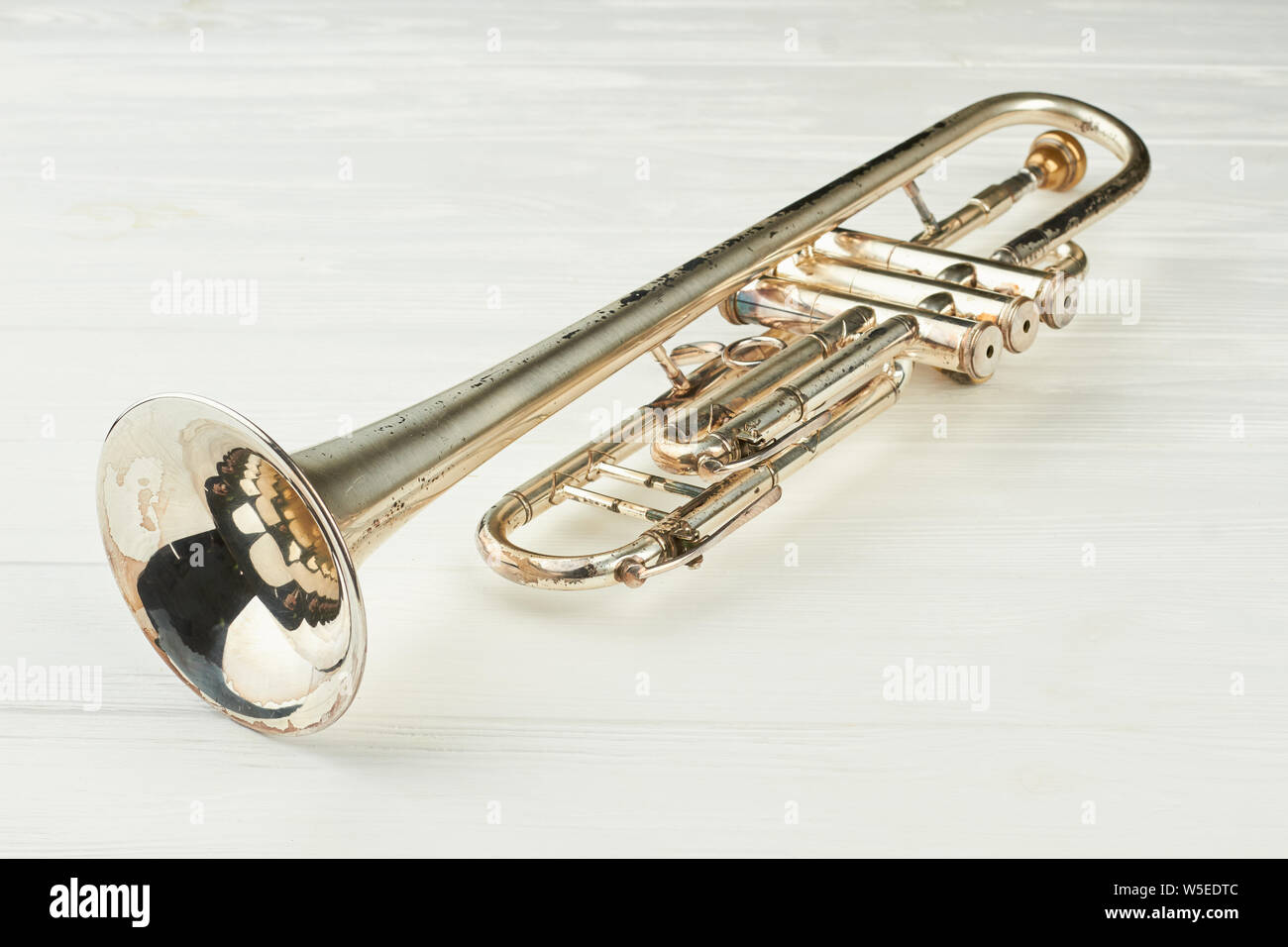 Rusty trumpet on musical hi-res stock photography and images - Alamy
