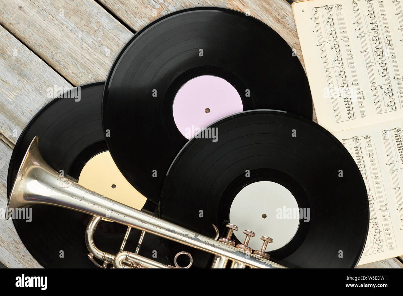 Vinyl record musical notes hi-res stock photography and images - Alamy