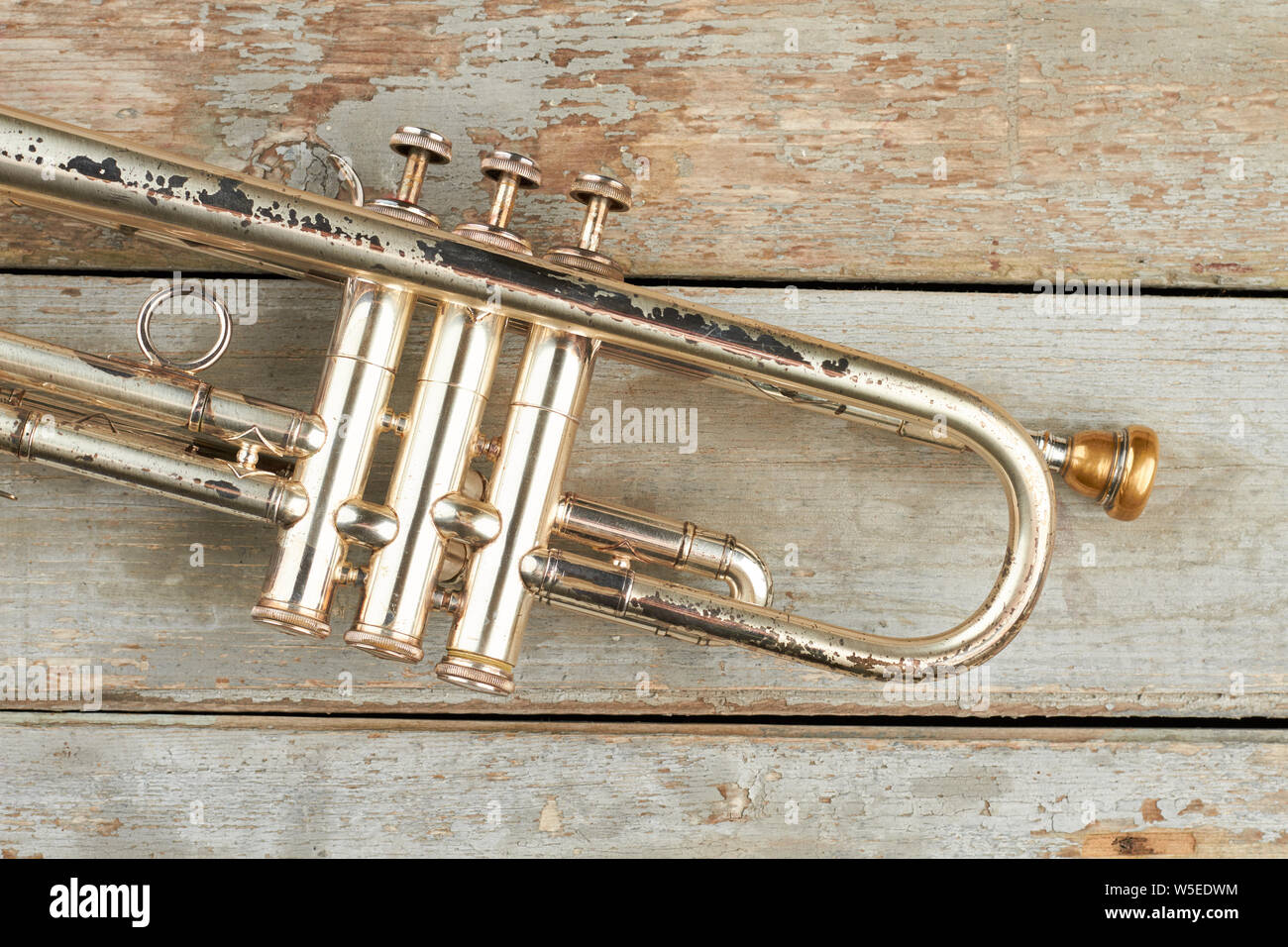 Trumpet on wooden floor hi-res stock photography and images - Alamy
