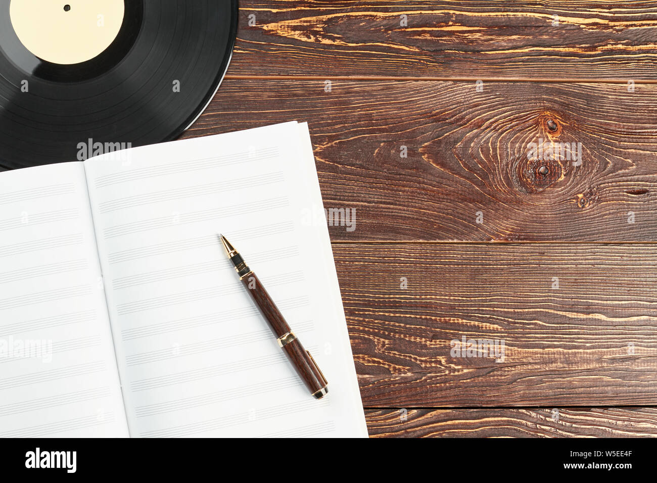 Stereo plates hi-res stock photography and images - Alamy