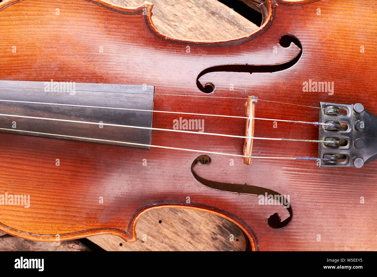 Violin musical instrument hi-res stock photography and images - Alamy