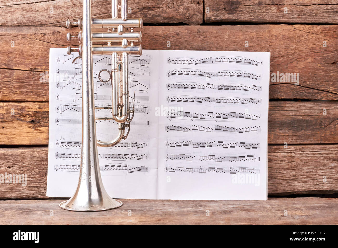 Classical trumpet and music notes Stock Photo - Alamy